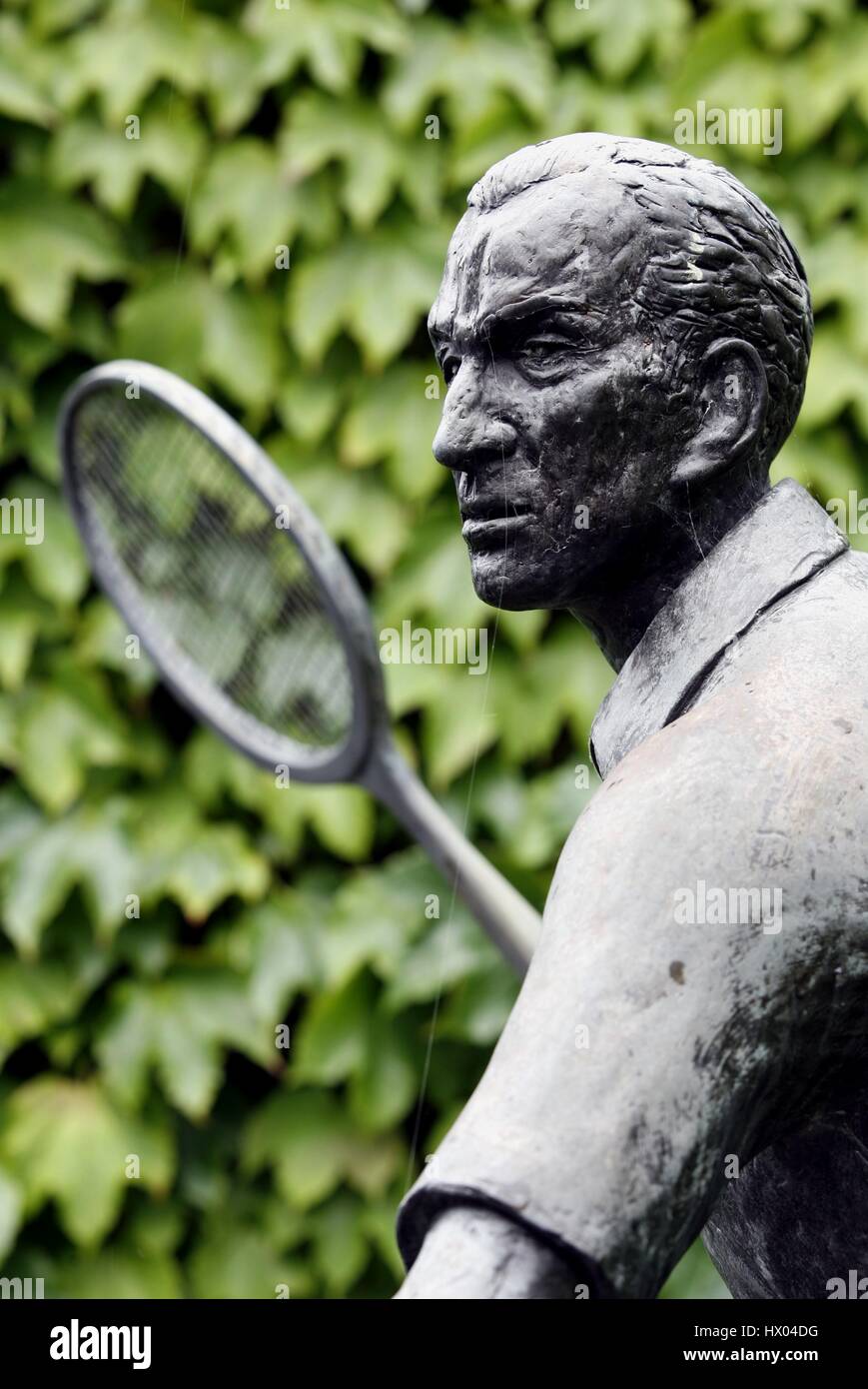 Statue de wimbledon perry Banque de photographies et d’images à haute ...