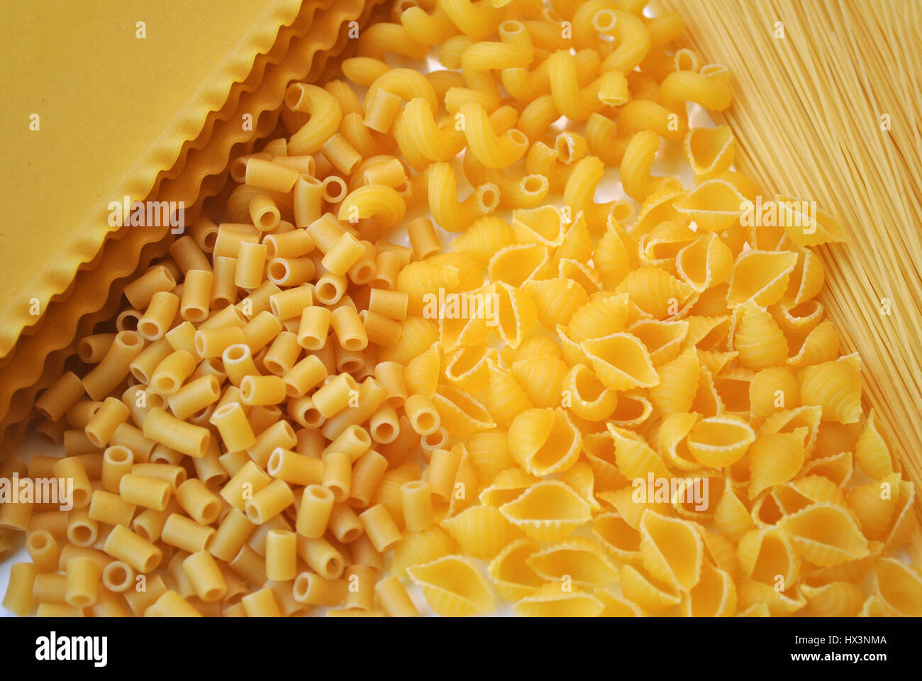 Retour de sol différents types de pâtes Photo Stock - Alamy