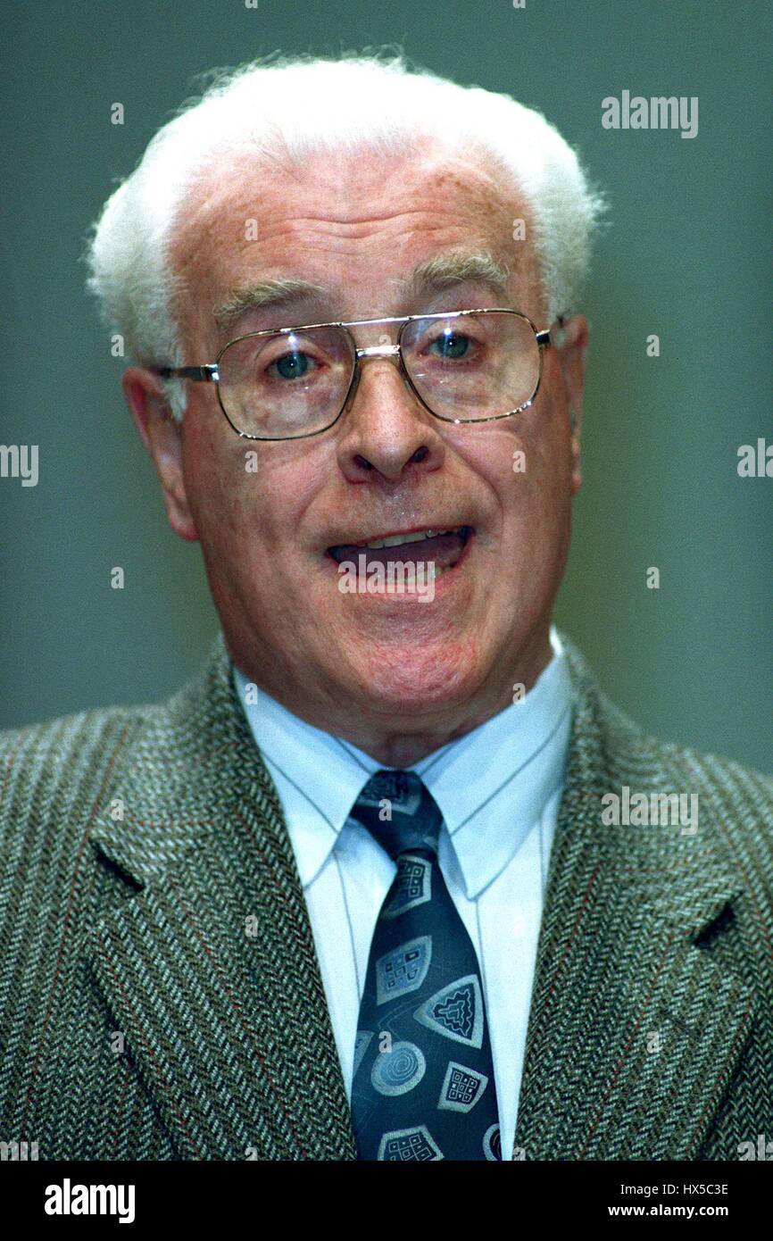 Charles gray Banque de photographies et d’images à haute résolution - Alamy