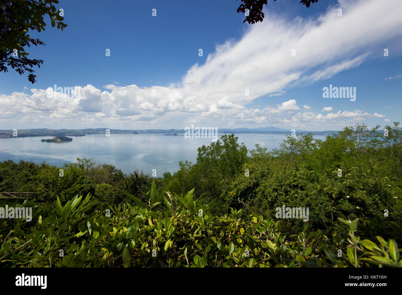 Rive du lac de bolsena Banque de photographies et d’images à haute ...