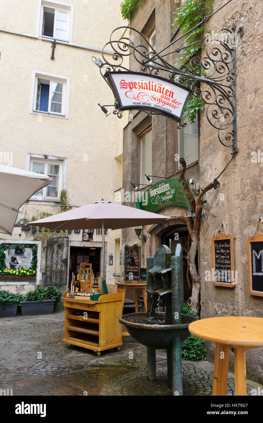 Liqueur autrichienne innsbruck Banque de photographies et d’images à ...