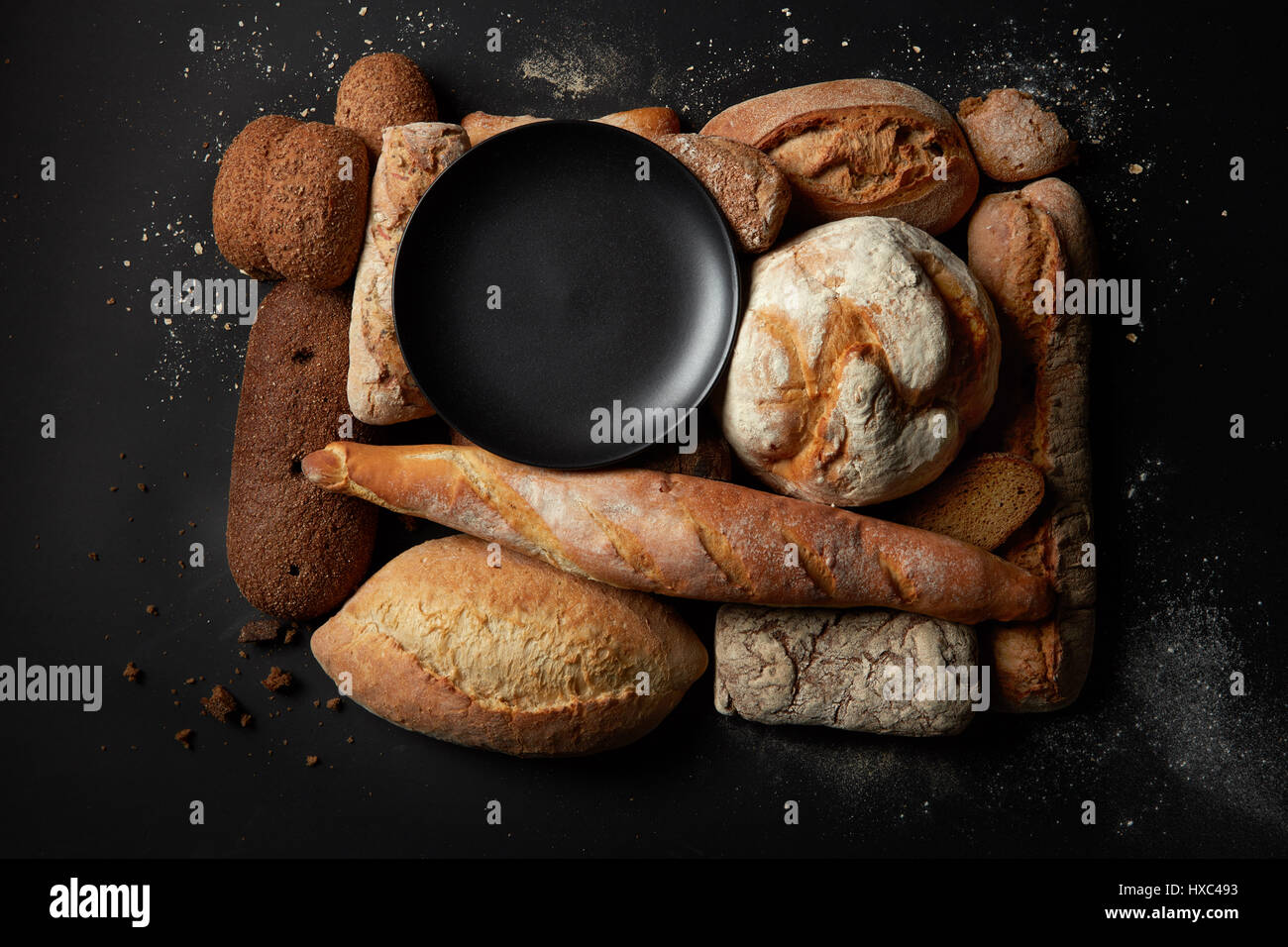 Pain frais, variété de différents types de pains, de l'industrie ...