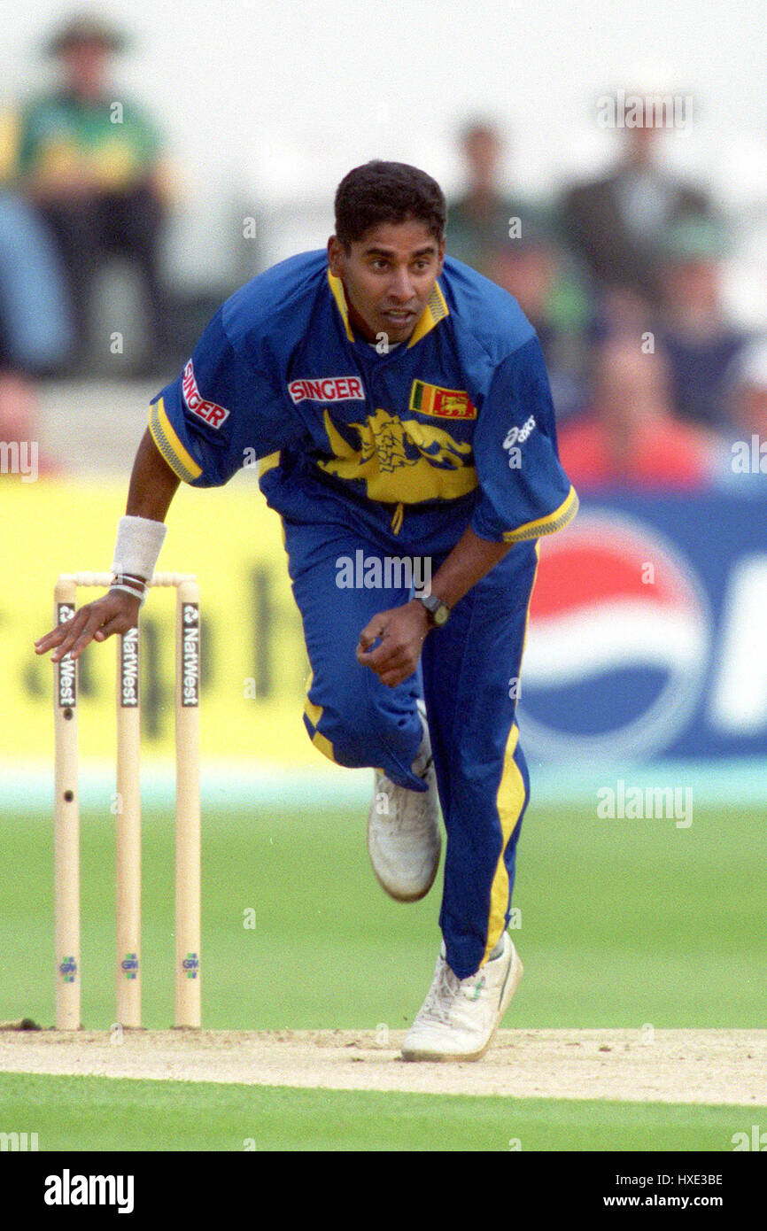 Cricket chaminda vaas Banque de photographies et d’images à haute résolution - Alamy