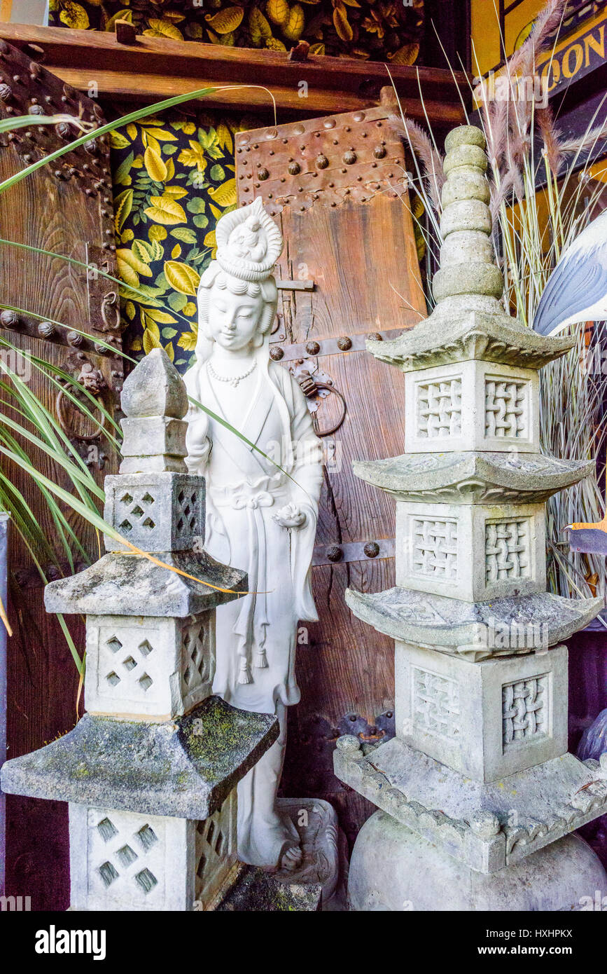 Ornements de jardin en pierre Banque de photographies et d’images à ...