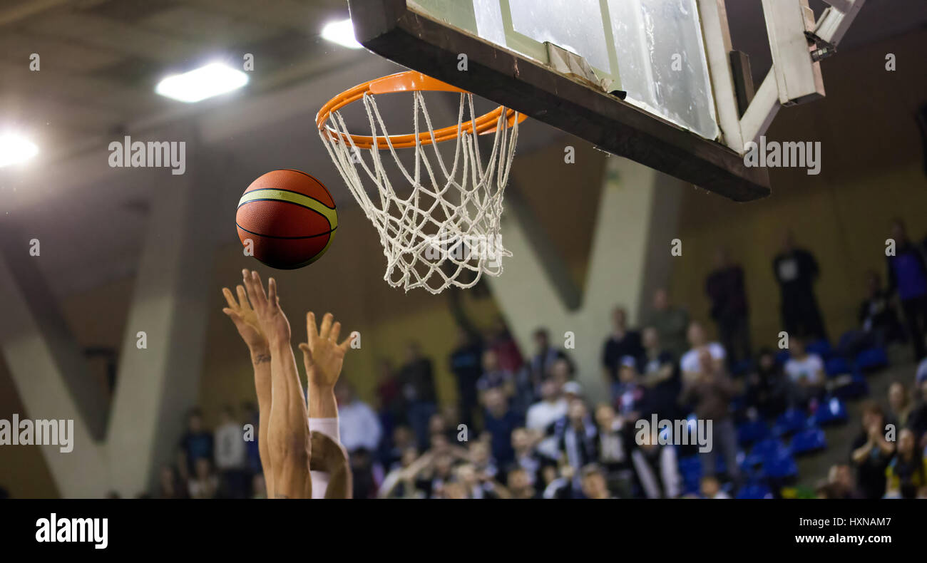 La notation des points gagnants à un match de basket Photo Stock - Alamy
