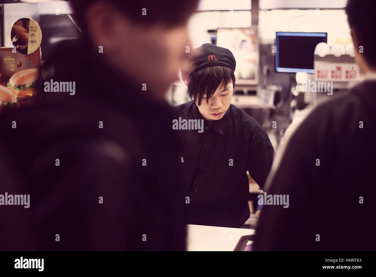 Mcdonalds cashier Banque de photographies et d’images à haute résolution - Alamy