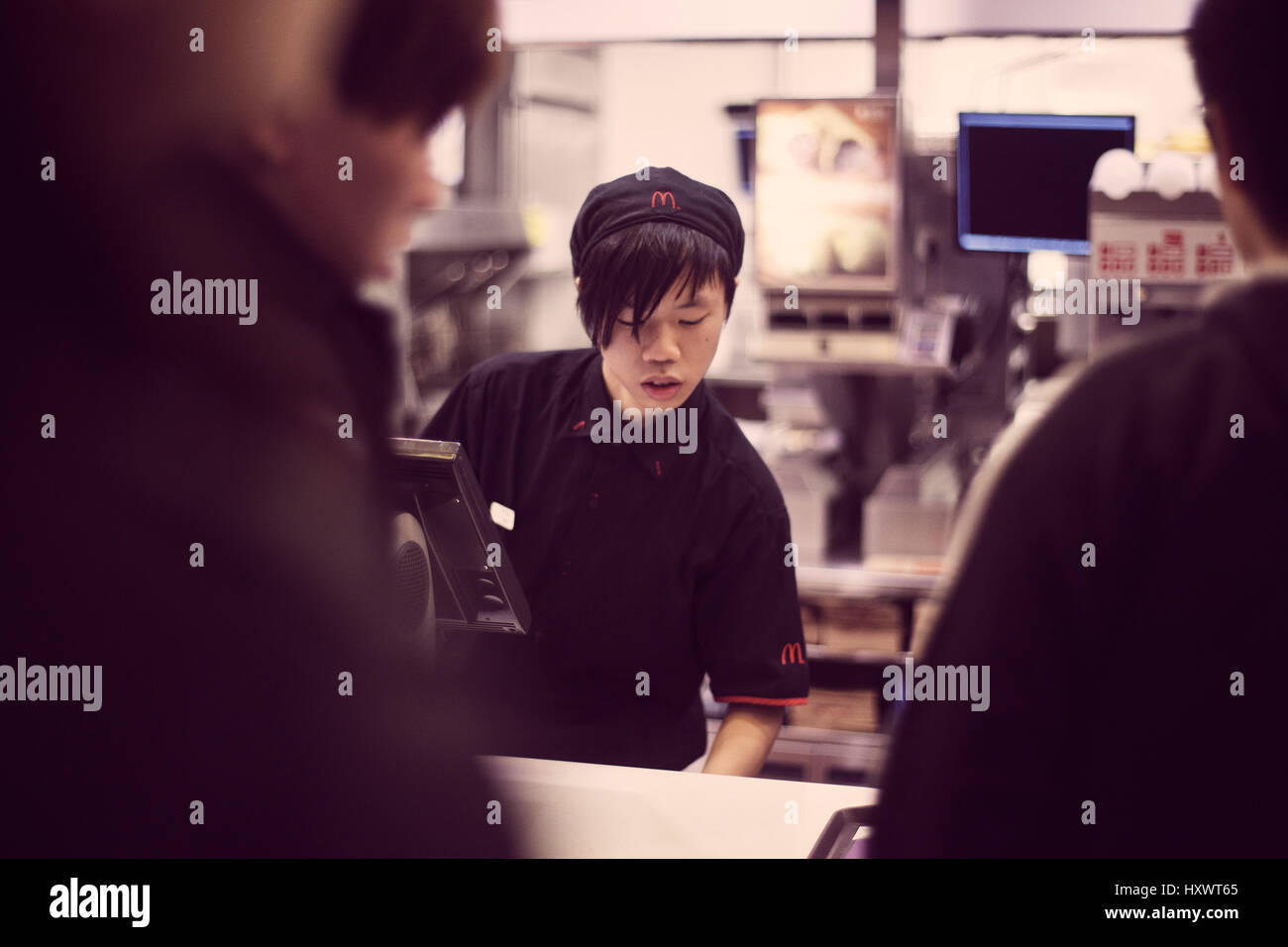 Mcdonalds cashier Banque de photographies et d’images à haute résolution - Alamy