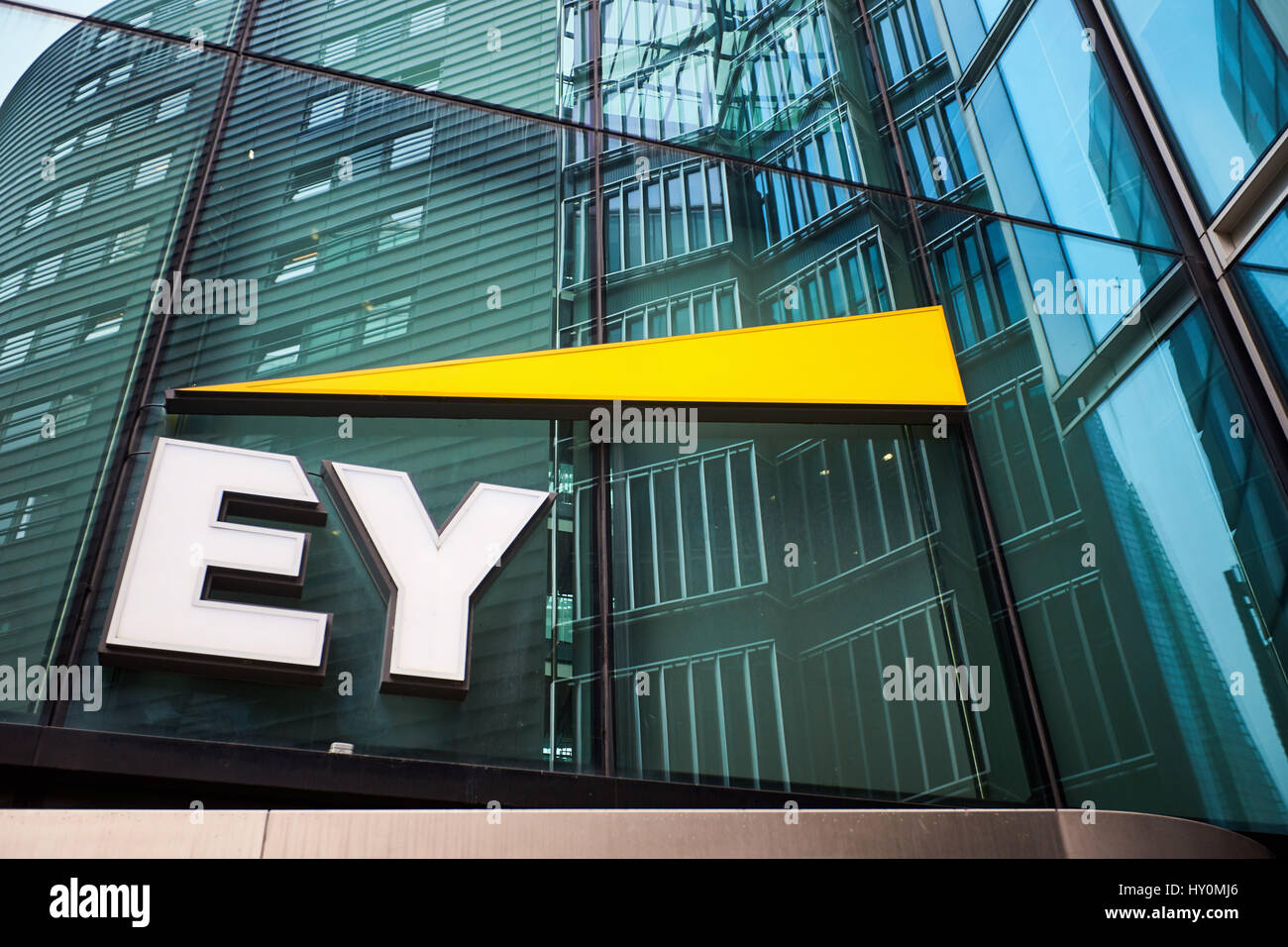 Ernst and young Banque de photographies et d’images à haute résolution ...