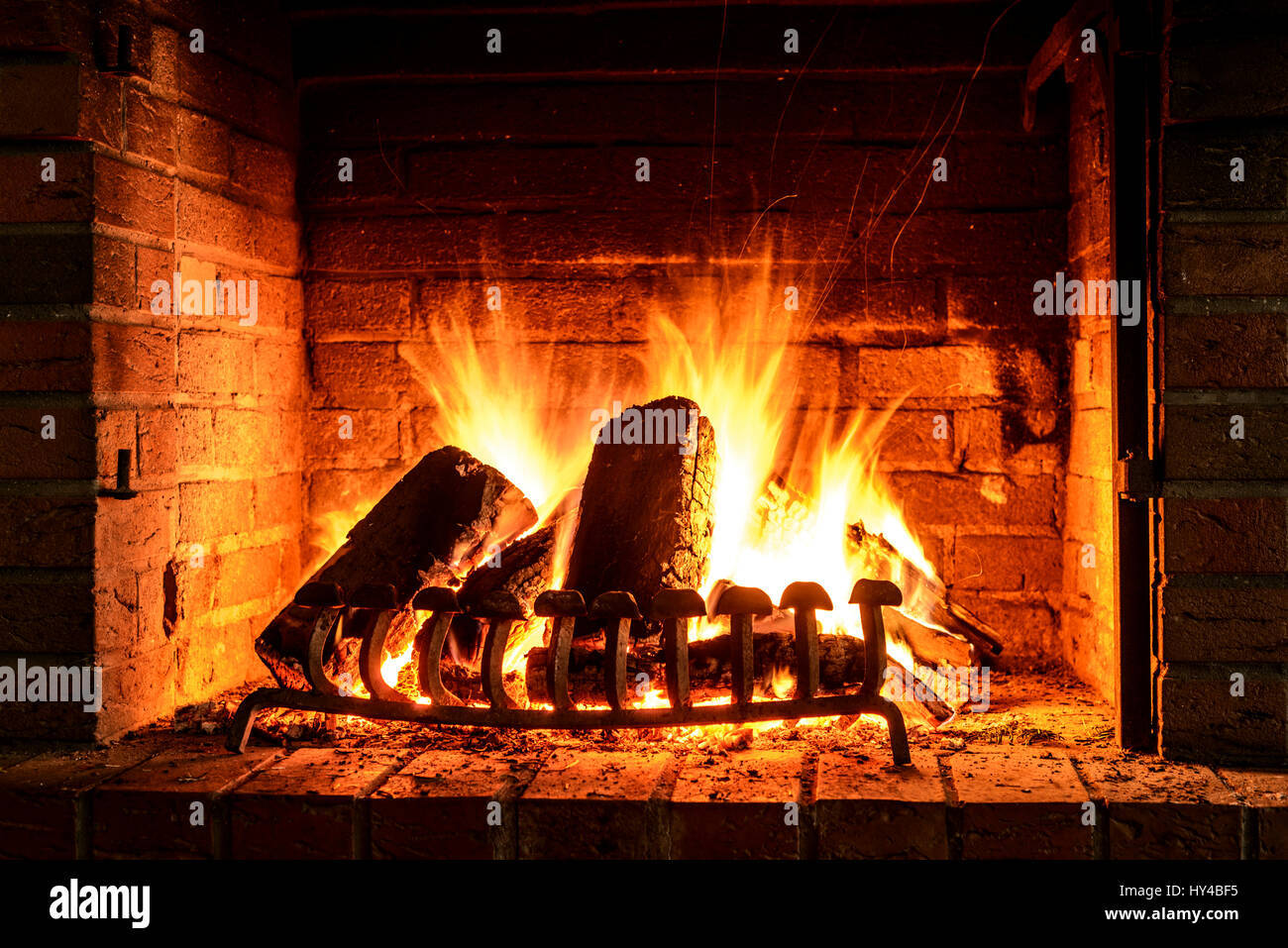 Feux de bois Banque de photographies et d’images à haute résolution - Alamy