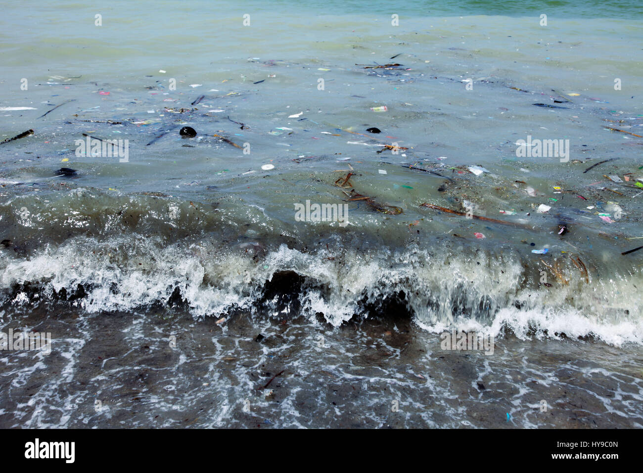 Pollution en mer Banque de photographies et d’images à haute résolution ...