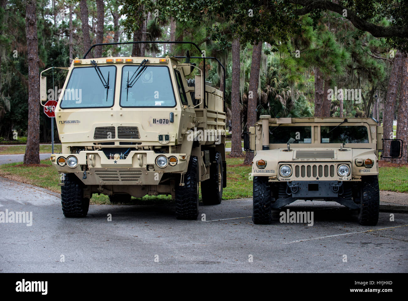 Military hummer Banque de photographies et d’images à haute résolution ...
