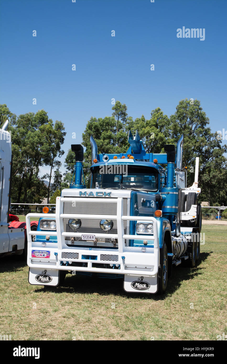 Mack truck lorry Banque de photographies et d’images à haute résolution ...