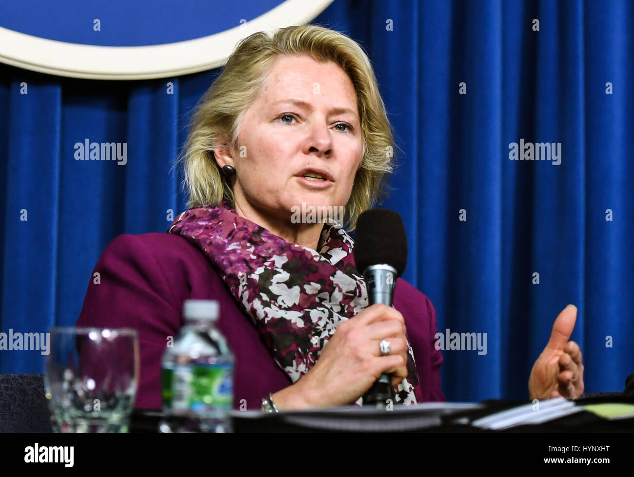 Washington, DC, USA. 5ème apr 2017. Susan Thornton, Secrétaire adjoint ...