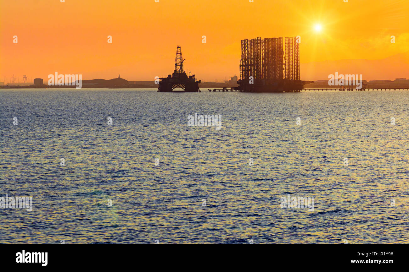 L'extraction du pétrole en mer Photo Stock - Alamy