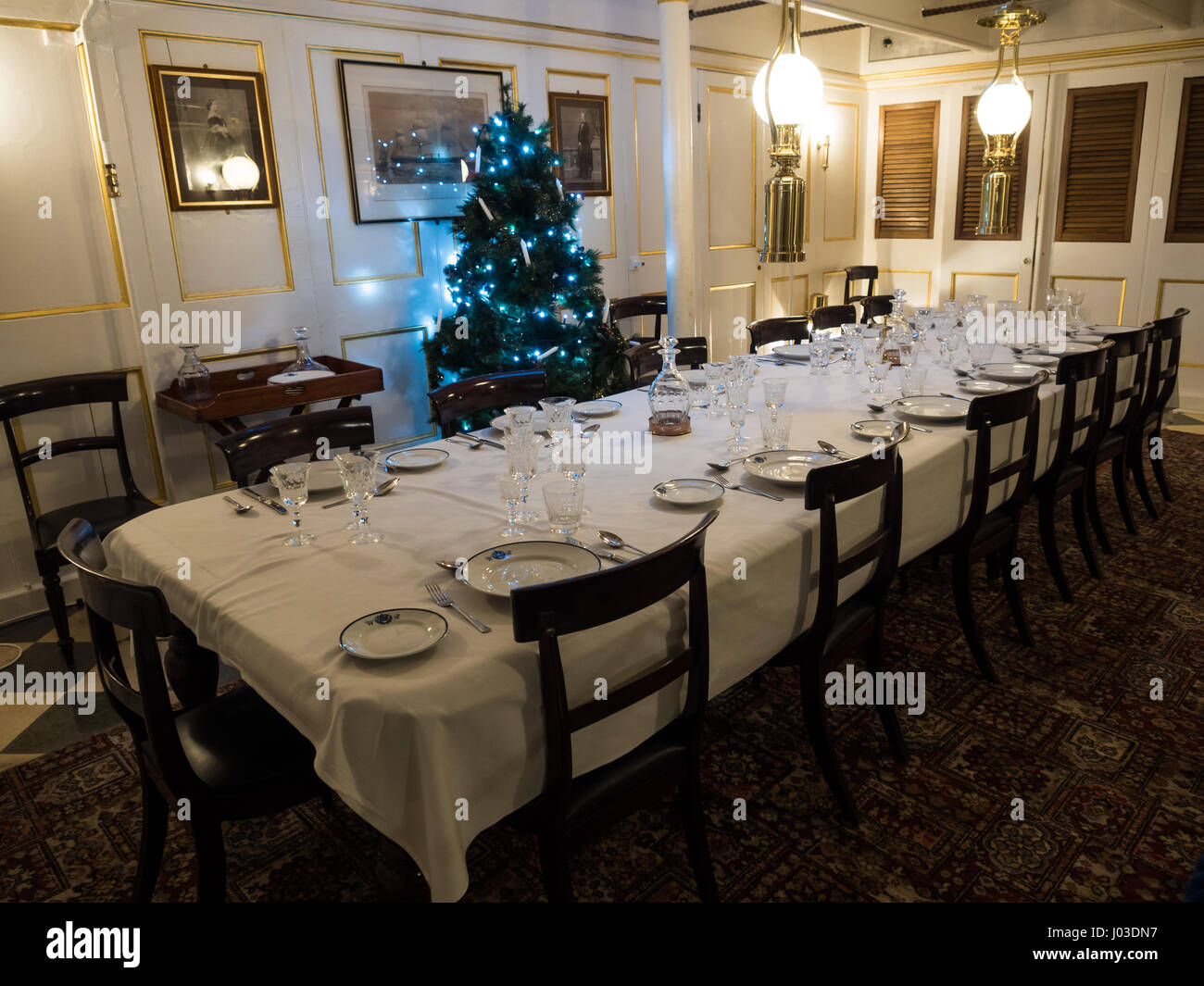 L'intérieur de la table des officiers de l'âge victorien, navire de ...