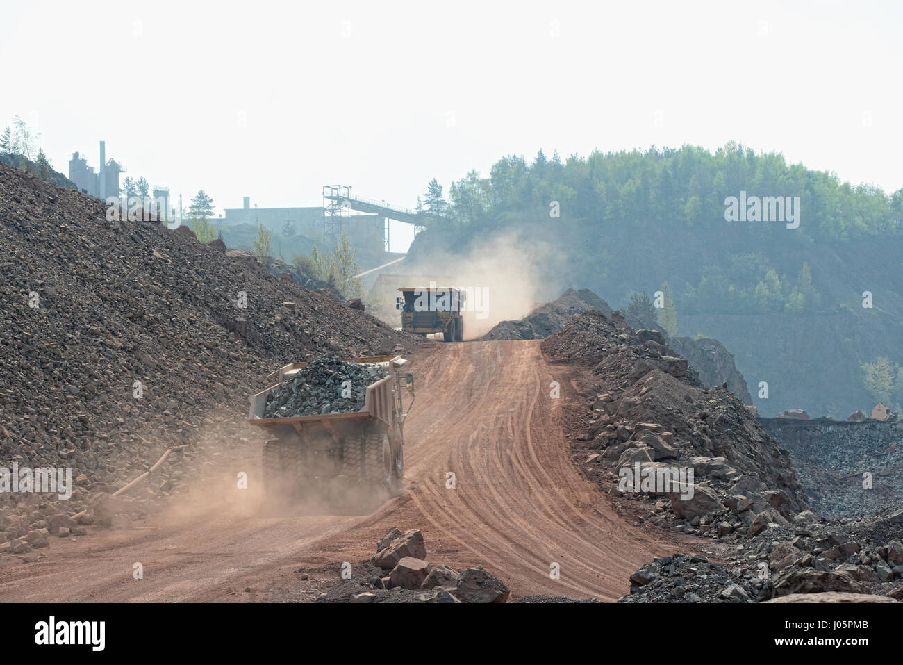 Big dumper truck in stone Banque de photographies et d’images à haute ...