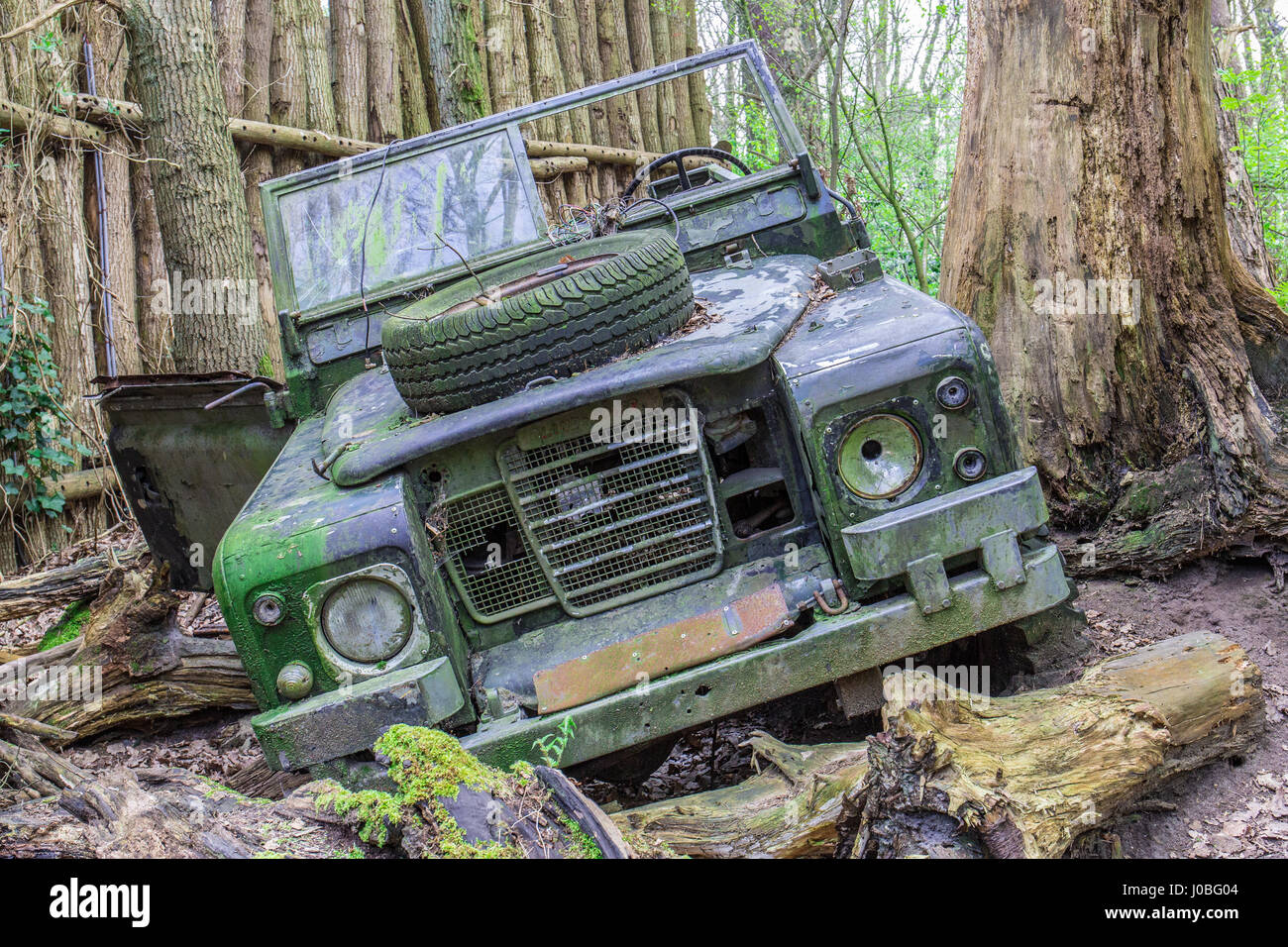 Abandonné et détruit des Land Rover Defender Series III (inspiré de ...