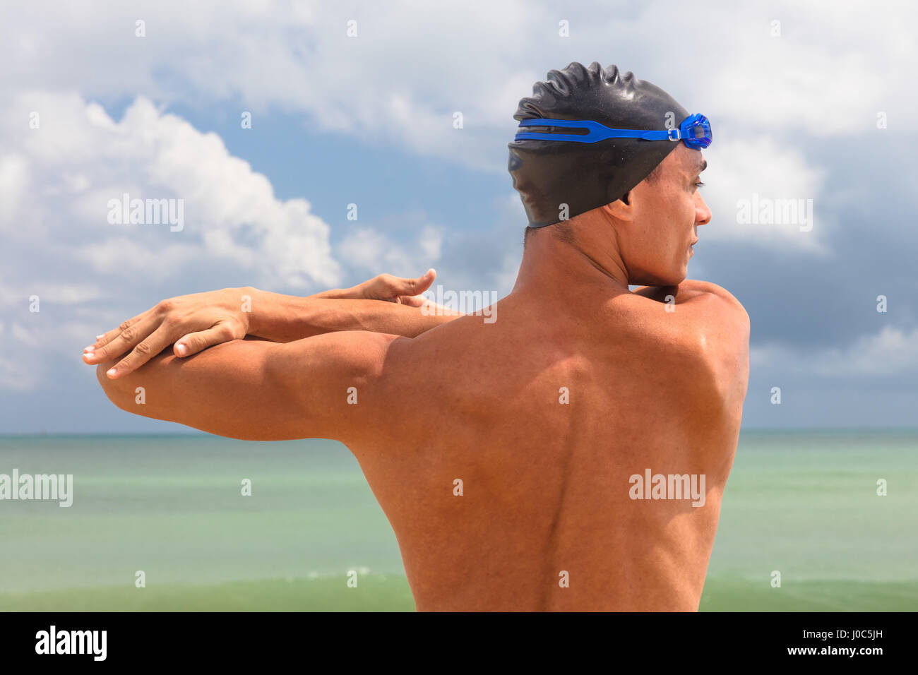 Homme musclé plage Banque de photographies et d’images à haute ...