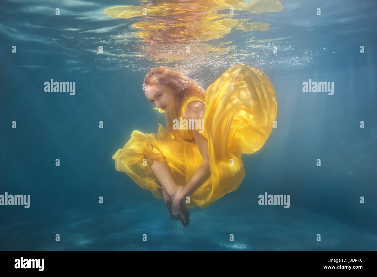 Femme en maillot de bain danse Banque de photographies et d’images à ...