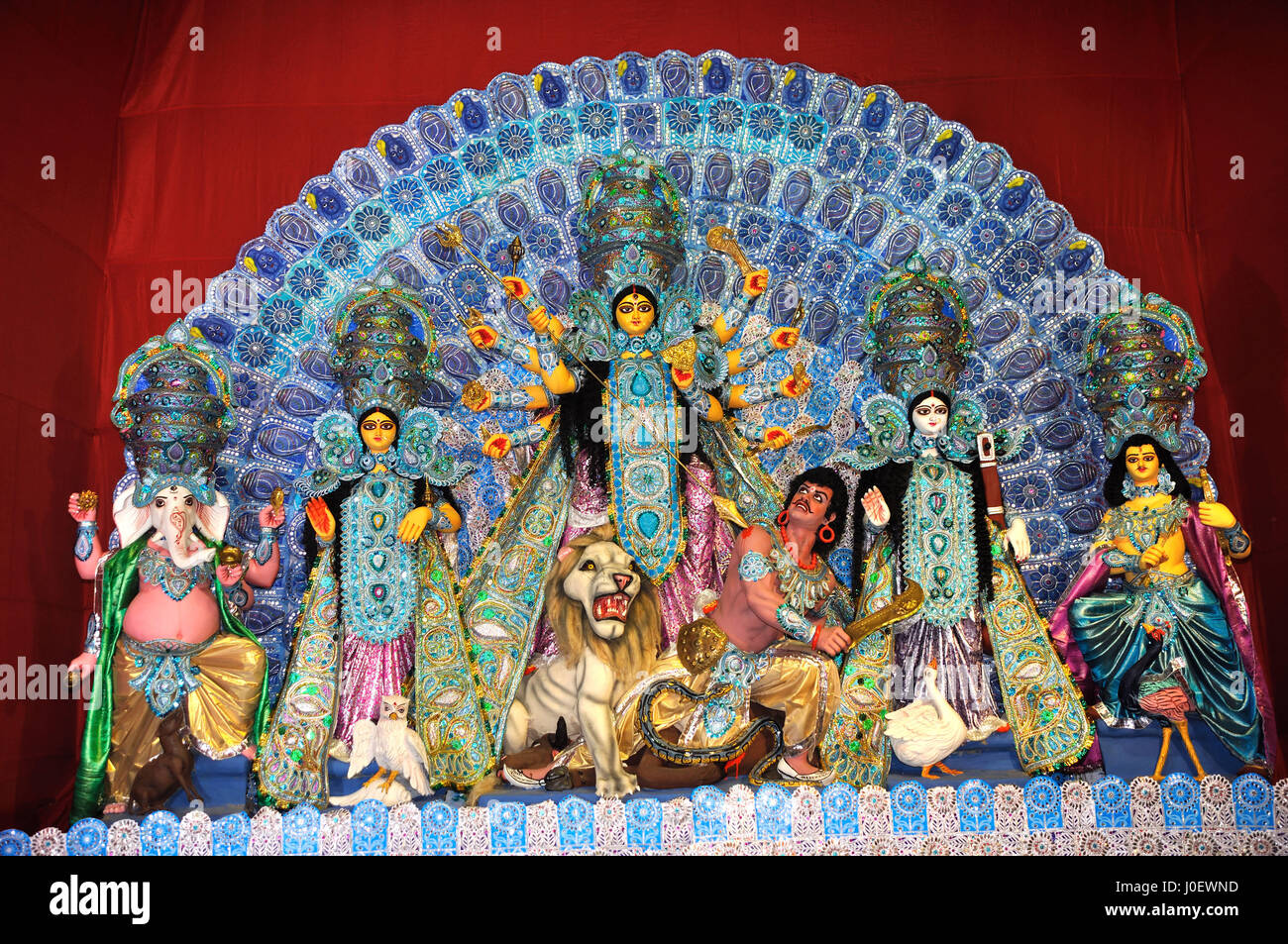 Goddess durga killing mahishasura Banque de photographies et d’images à ...