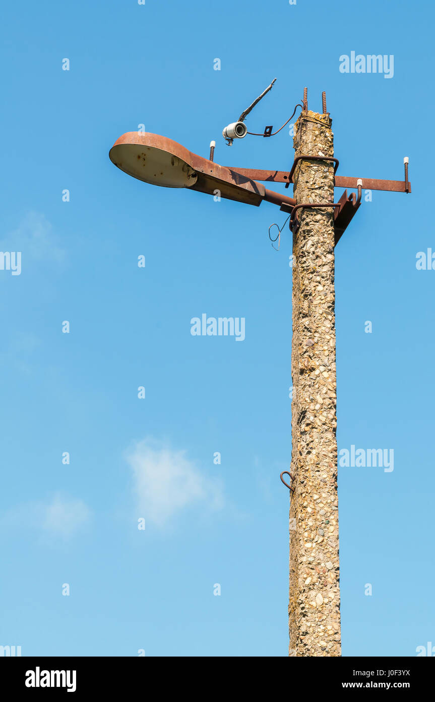 Broken street lamp Banque de photographies et d’images à haute ...