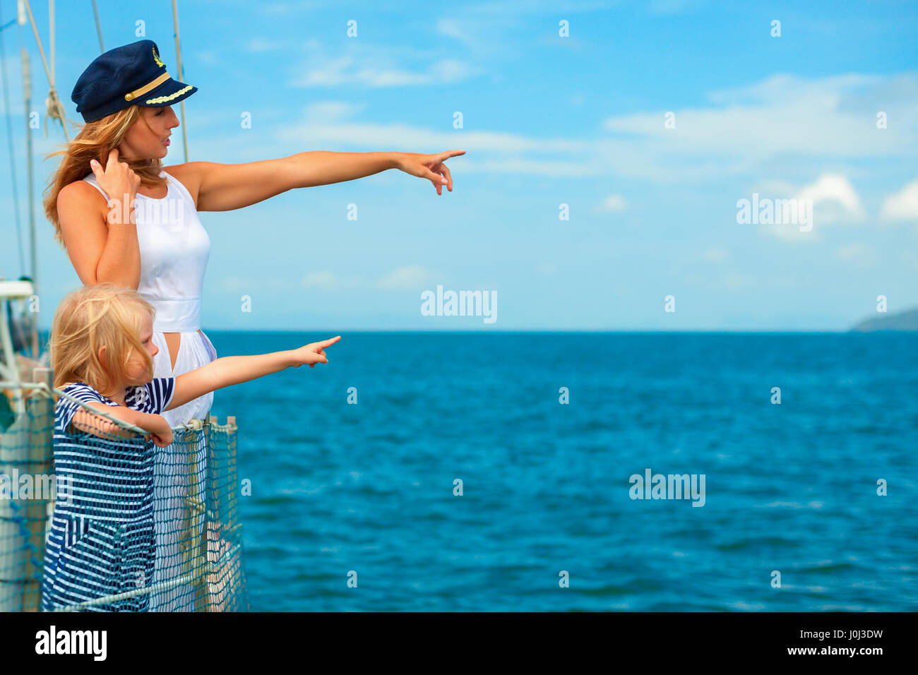 Mere Fille En Croisiere Nu