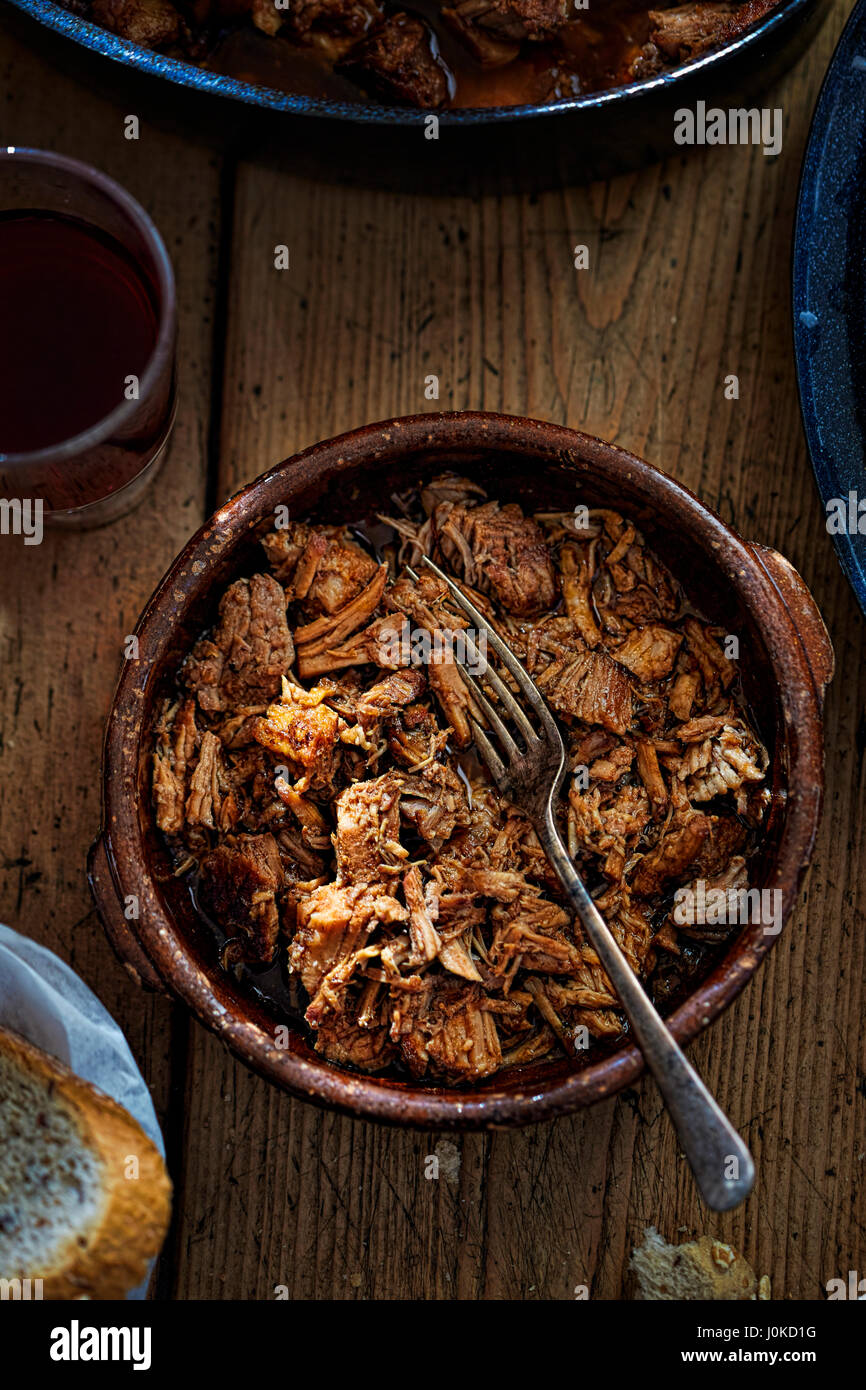 Viande cuite lentement Banque de photographies et d’images à haute ...