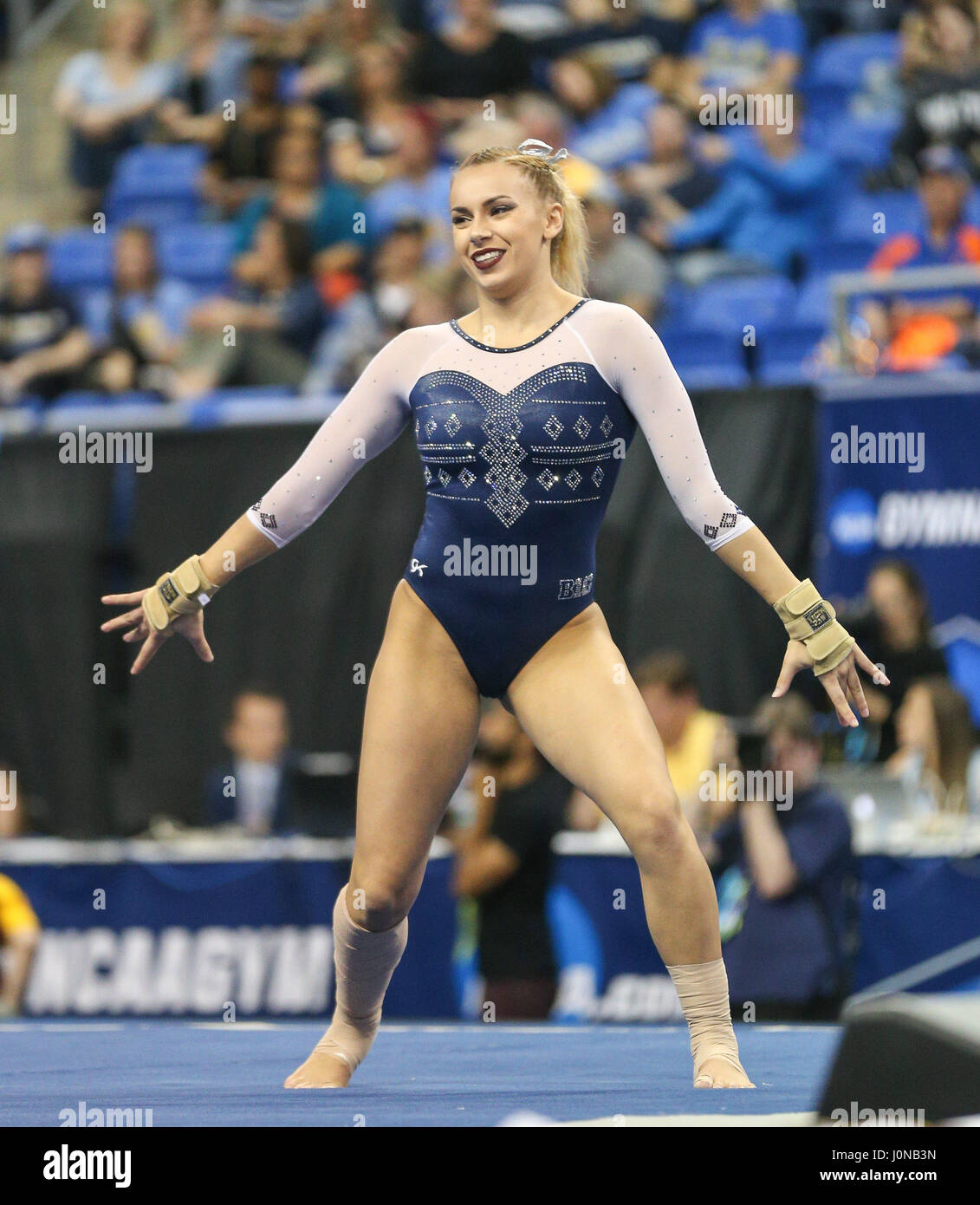 14 avr, 2017 ST. Penn State's Sabrina Garcia au cours de sa routine de ...