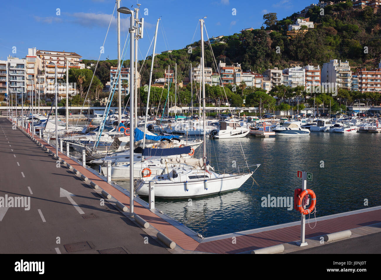 Port de plaisance de Blanes, sur la Costa Brava en Espagne, la ...