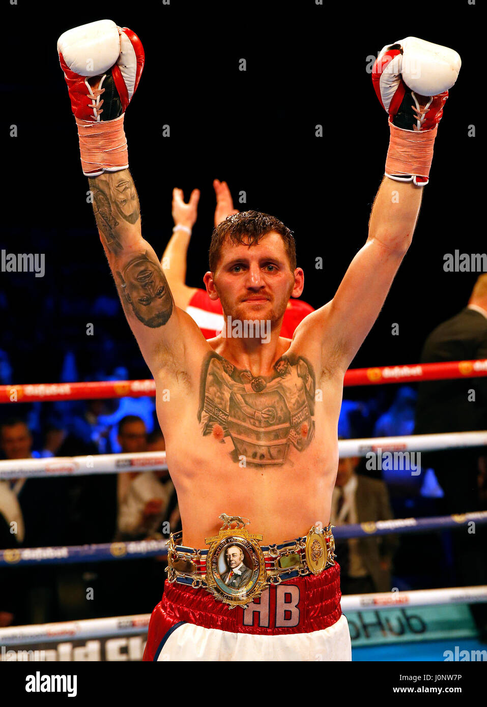 Robbie Barrett célèbre remportant le championnat léger britannique à la ...