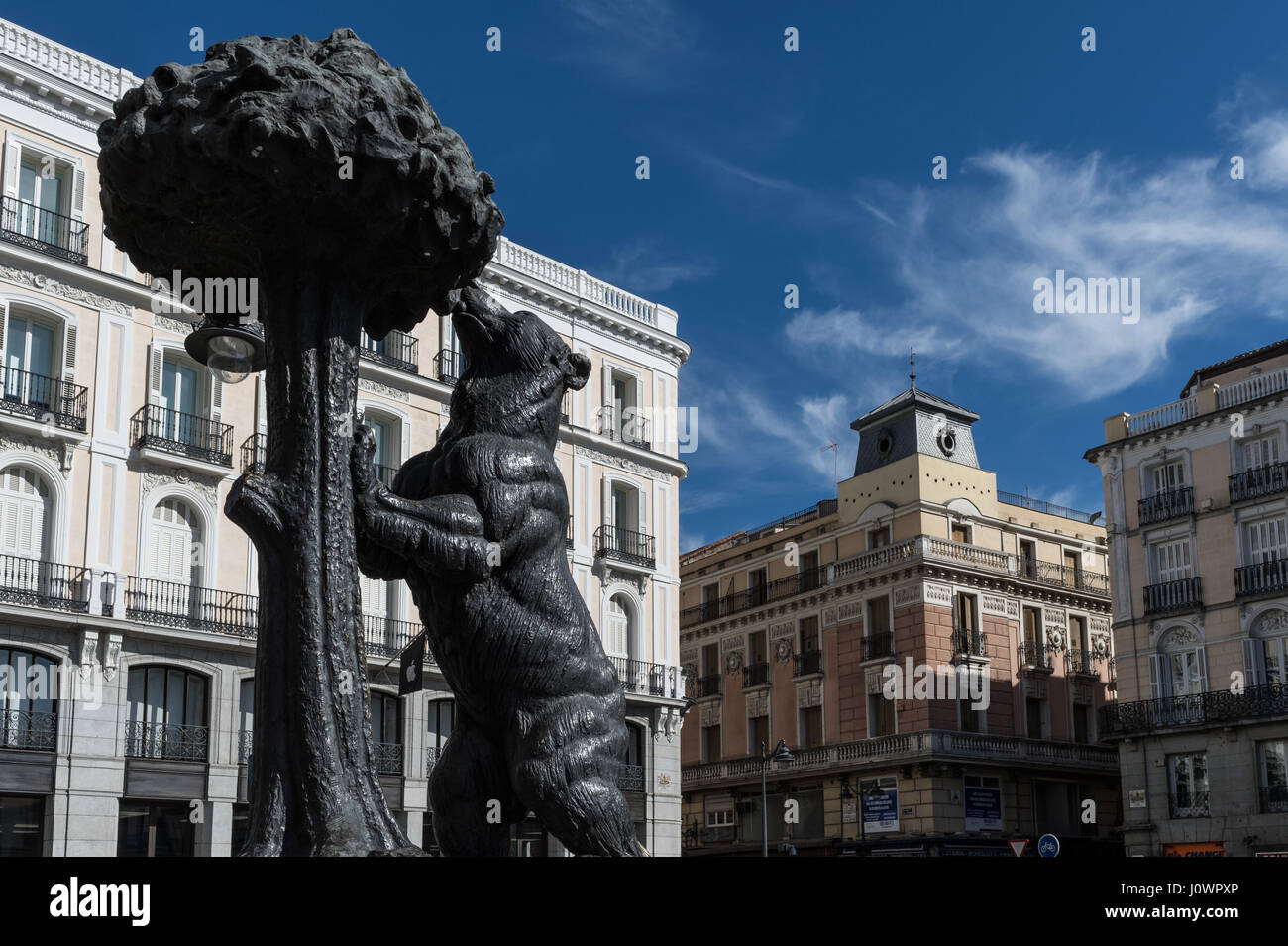 Symbole de Madrid, Statue de l'ours et l'arbousier, la Puerta del Sol ...