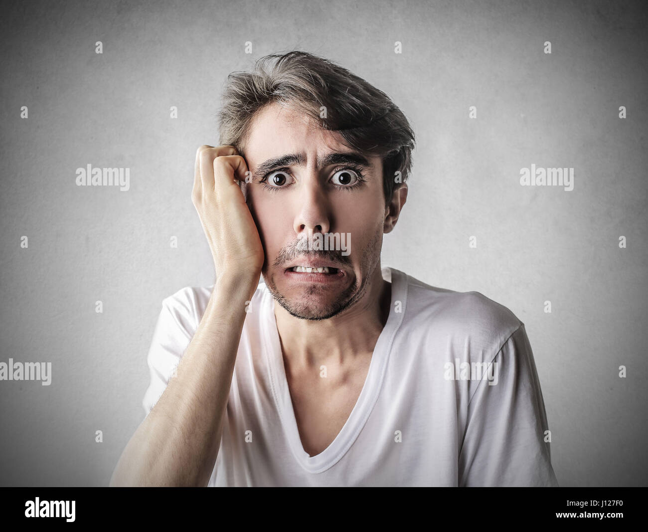Portrait de l'homme inquiet Photo Stock - Alamy