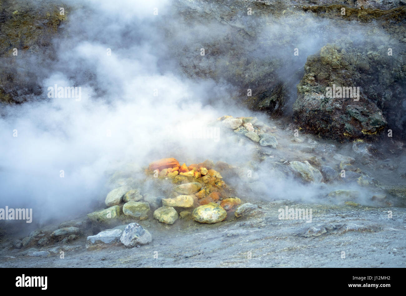 Volcan solfatara Banque de photographies et d’images à haute résolution ...