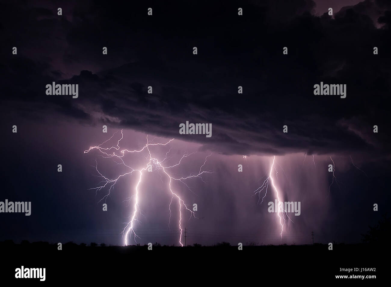 éclair du désert Banque de photographies et d’images à haute résolution ...