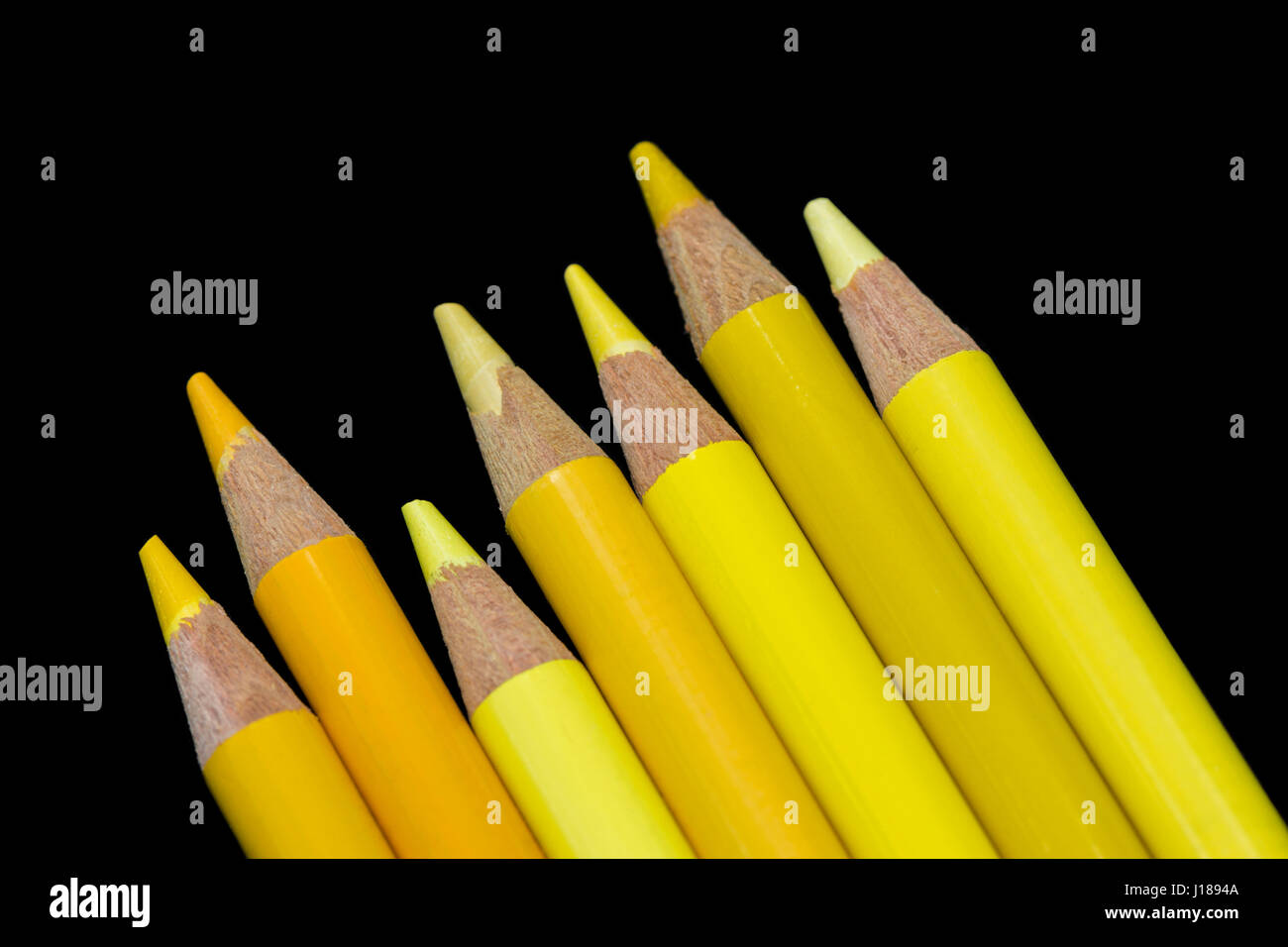 Crayons jaunes Banque de photographies et d’images à haute résolution - Alamy