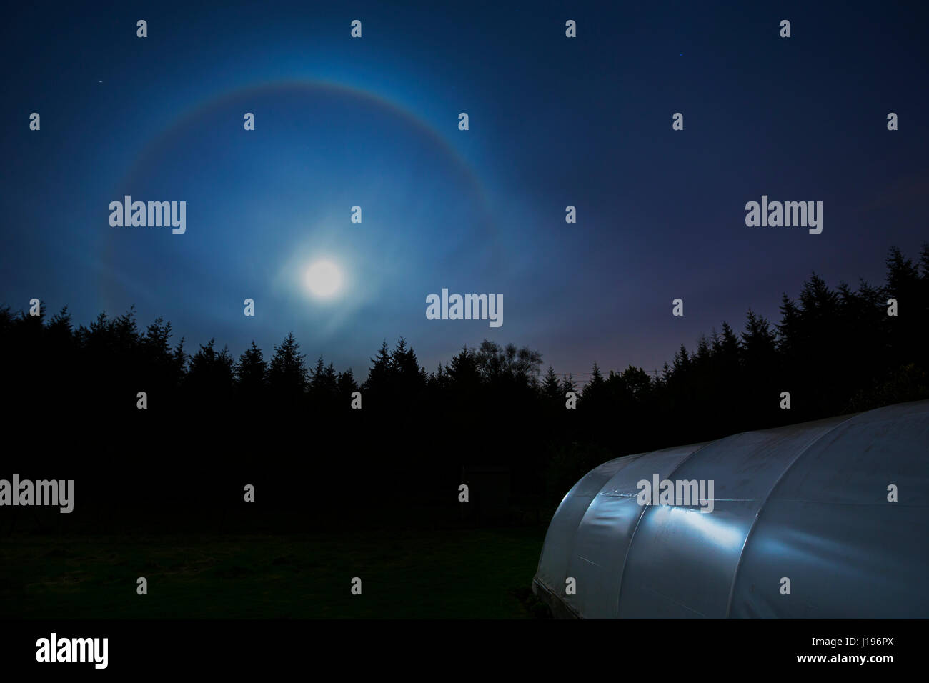 Moon halo Banque de photographies et d’images à haute résolution - Alamy