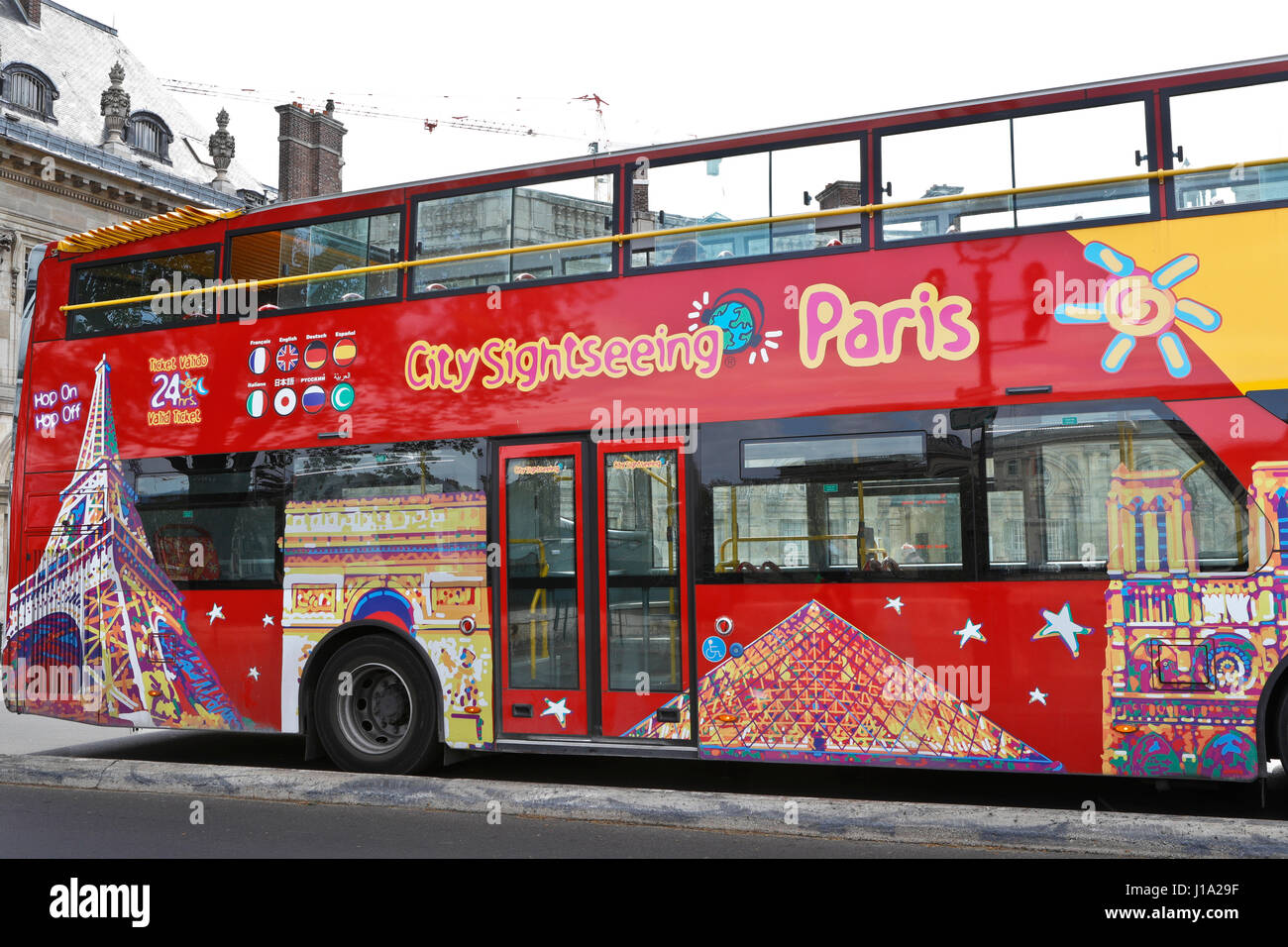 Bus Touristique Paris Banque d'image et photos - Alamy