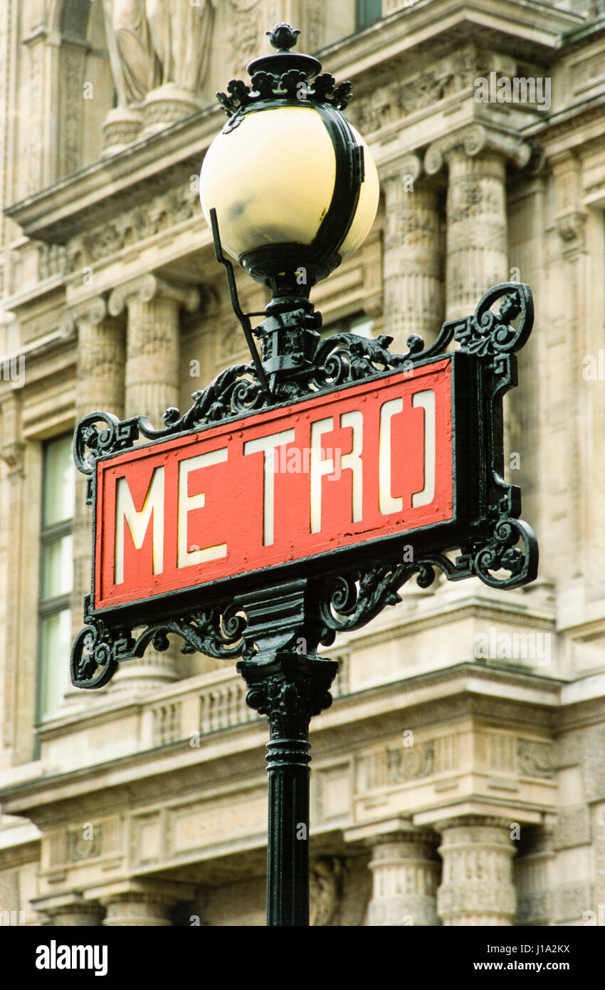 Vintage metro sign Banque de photographies et d’images à haute ...