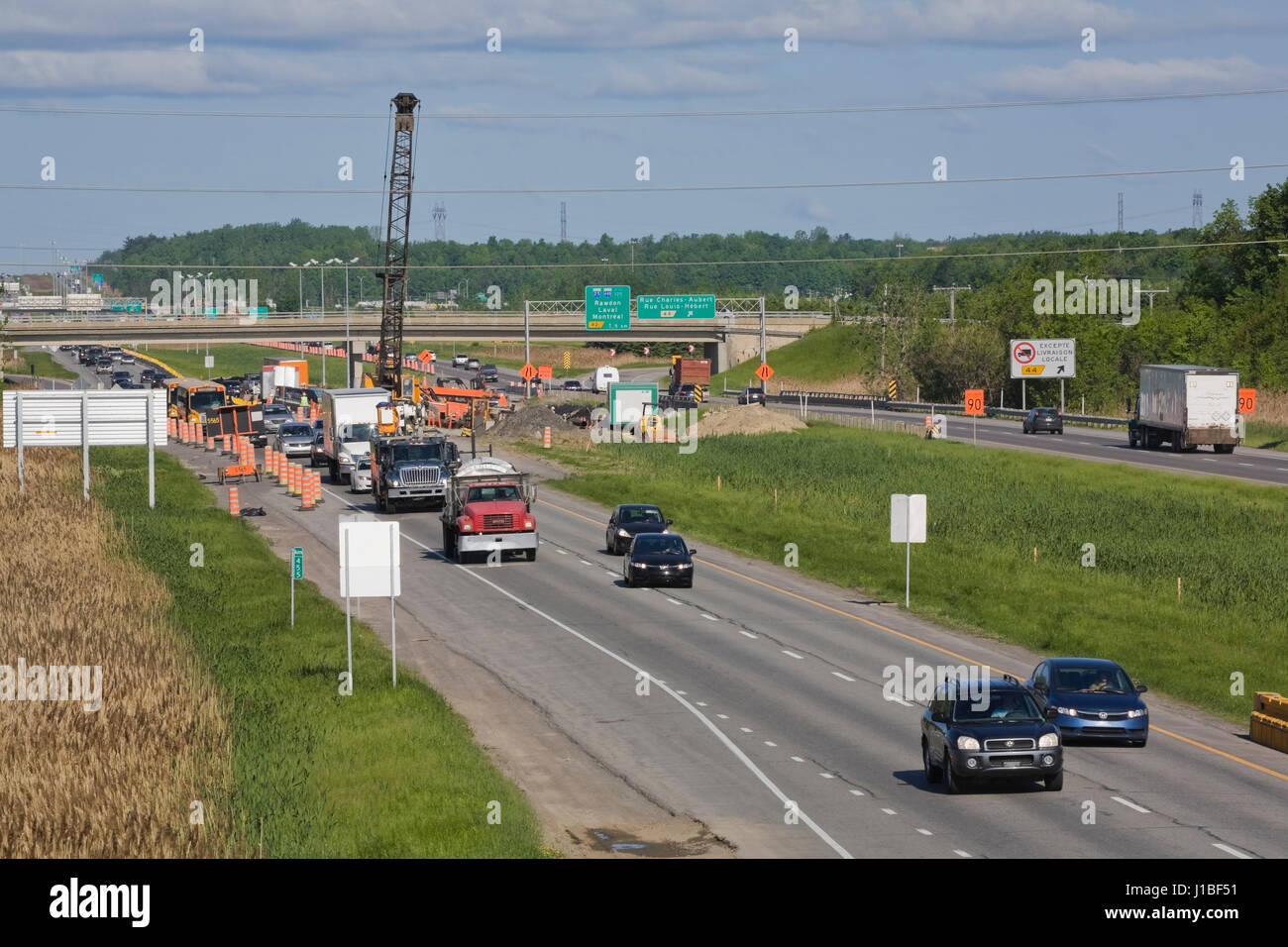 L'écoulement du trafic sur l'autoroute 640 zone de construction ...