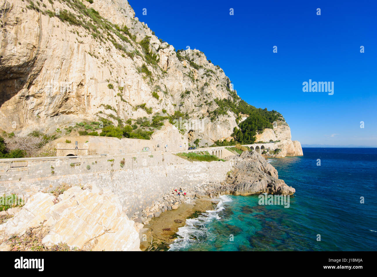 La route ss1 et la côte, près de Noli, en Ligurie, Italie Photo Stock ...
