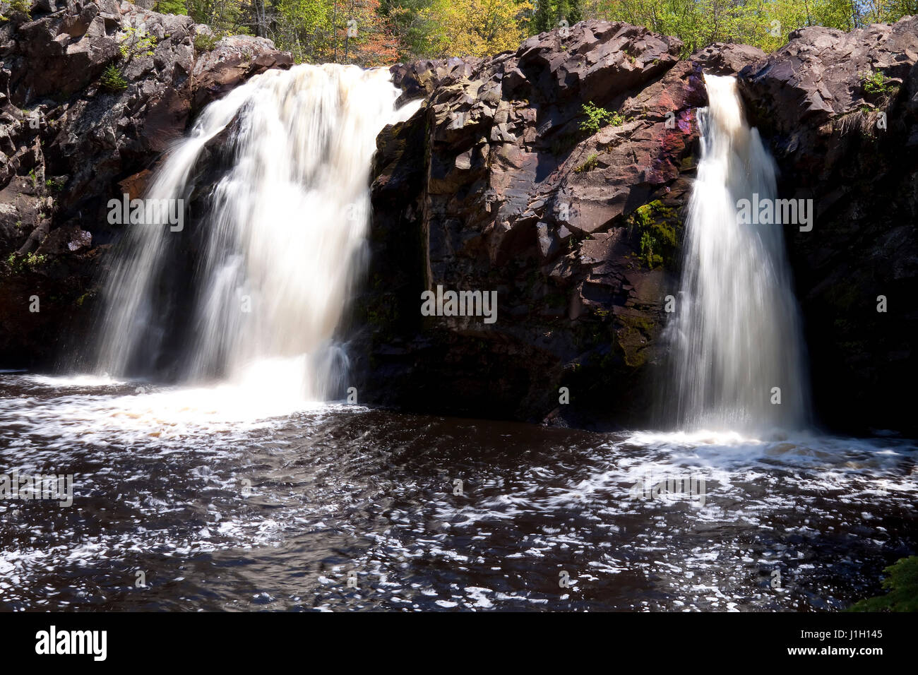 Petite cascade de chutes de rawana ou de ravana Banque de photographies ...