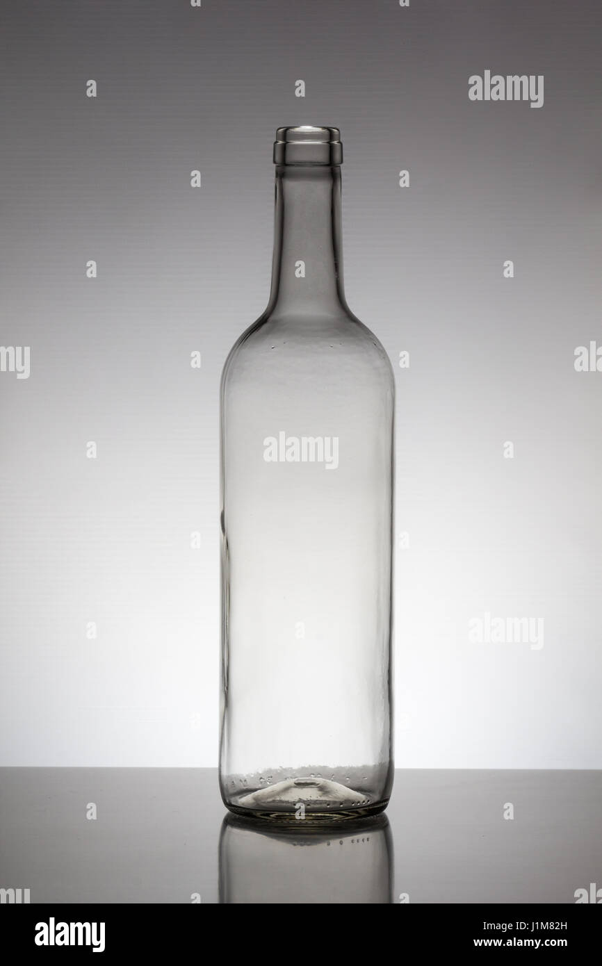 Bouteille en verre vide Banque de photographies et d’images à haute ...