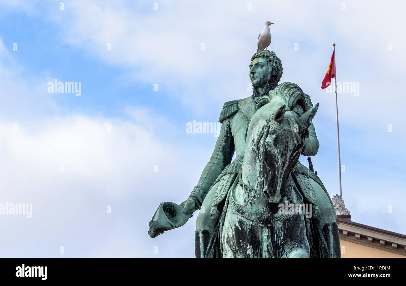 Assis sur la statue Banque de photographies et d’images à haute ...