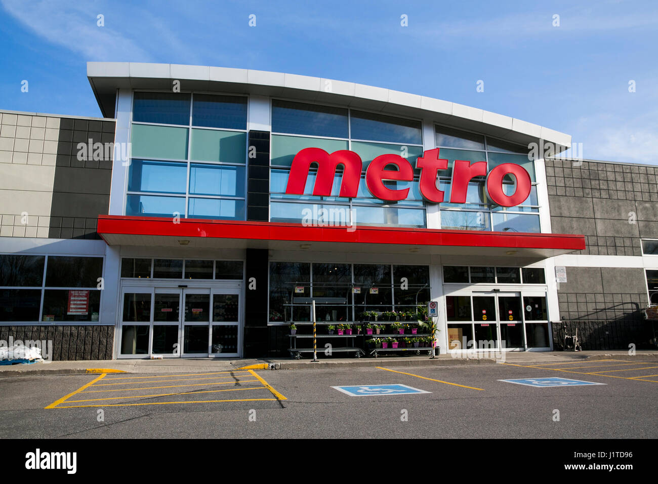 Metro grocery Banque de photographies et d’images à haute résolution ...