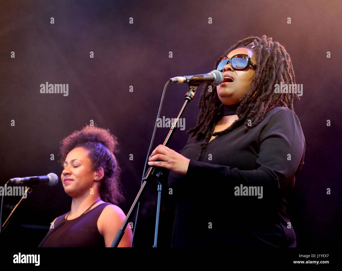 Caron wheeler Banque de photographies et d’images à haute résolution ...