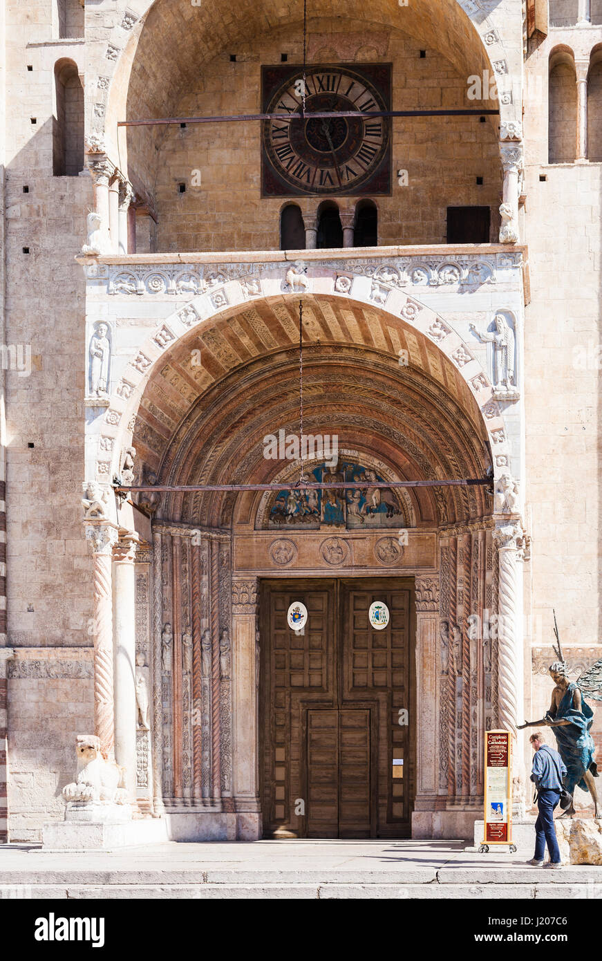 Portale del duomo di verona Banque de photographies et d’images à haute ...