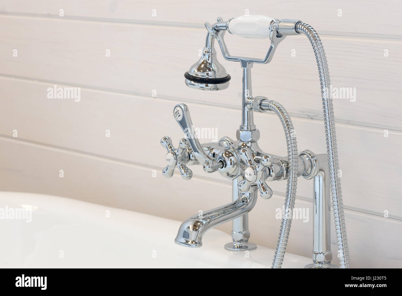 Vintage bath tub Banque de photographies et d’images à haute résolution ...