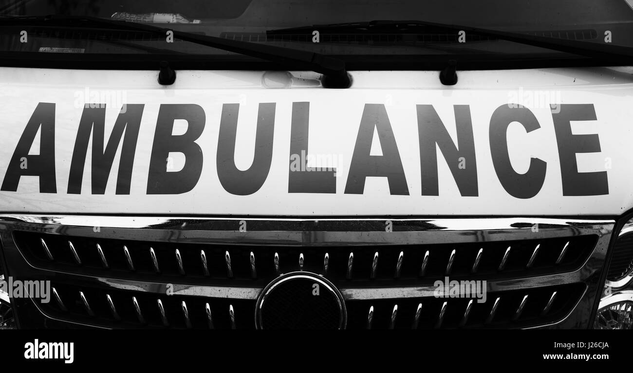 Hospital ambulance parking Banque d'images noir et blanc - Alamy