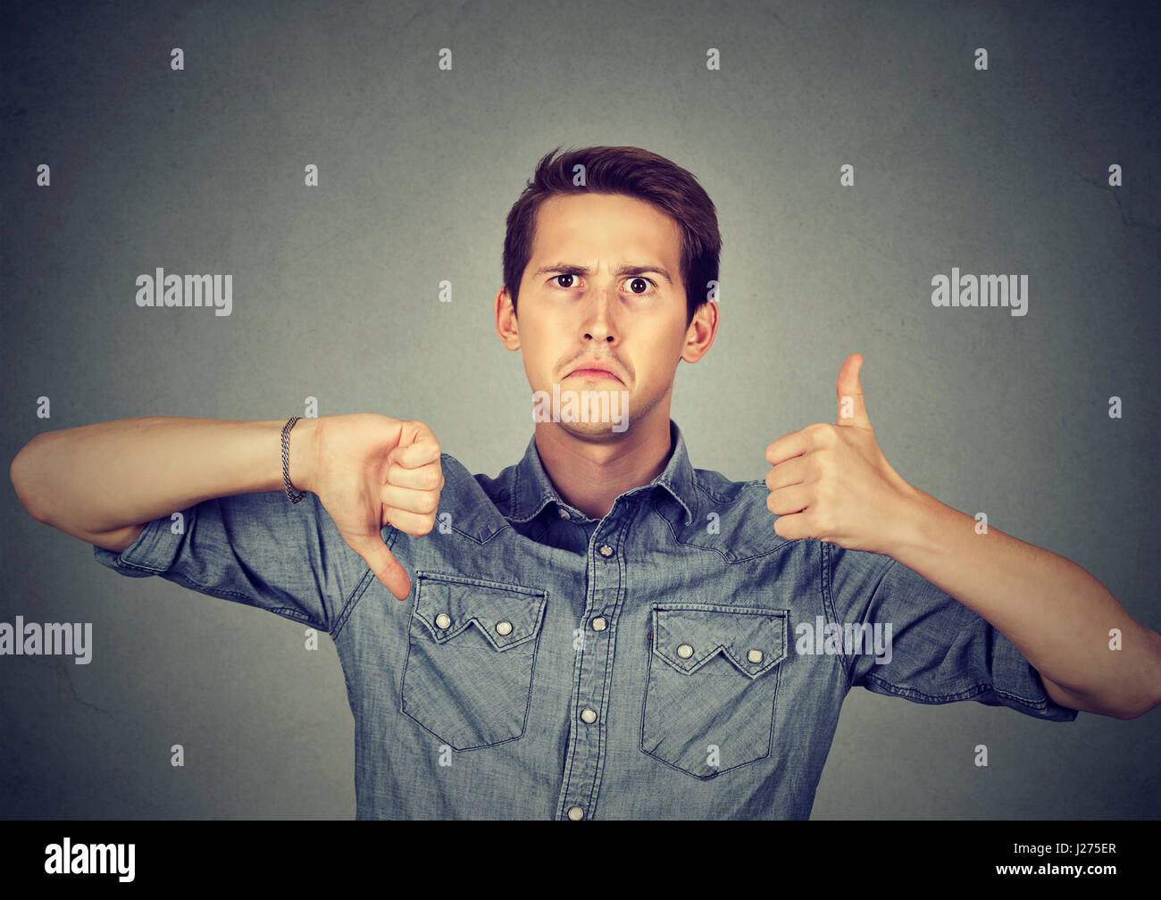 Homme perplexe Banque de photographies et d’images à haute résolution ...