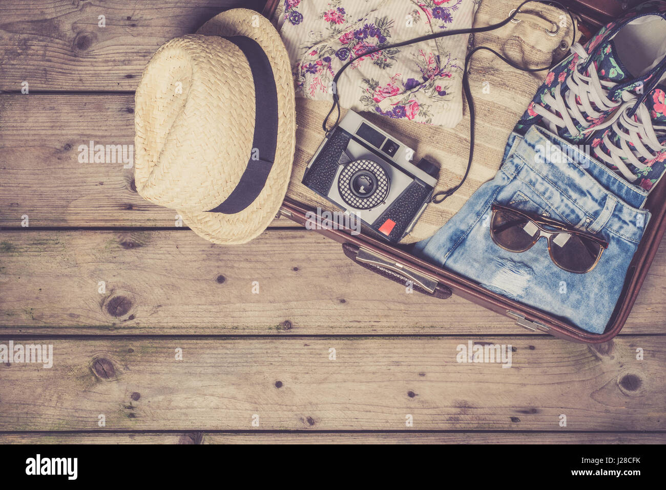 Femme vetement Banque de photographies et d’images à haute résolution - Alamy